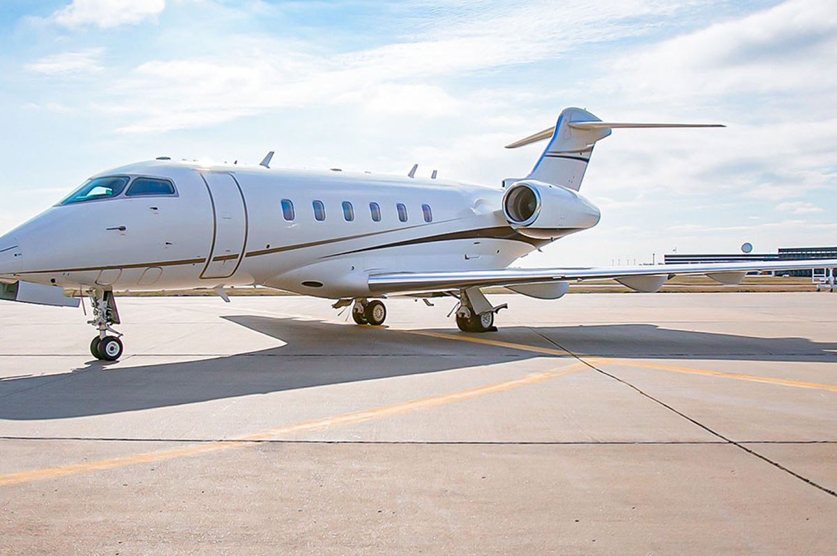 What Planes Does Tom Cruise Own? Can He Fly A Jet?