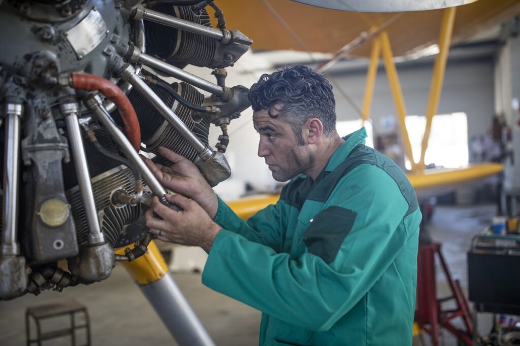 How Much Do Aircraft Mechanics Make? All About Their Salary